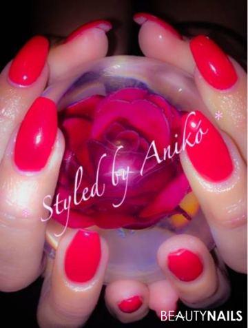 Ferrari-Rot Nailart Gelnägel