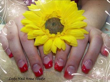 Gelmodelage mit Tips dreiecks French in Rot Gelnägel