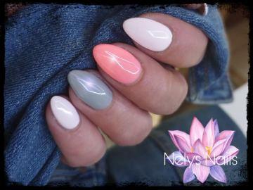 Mehrfarbiges Nageldesign in grau/rosa Nageldesign